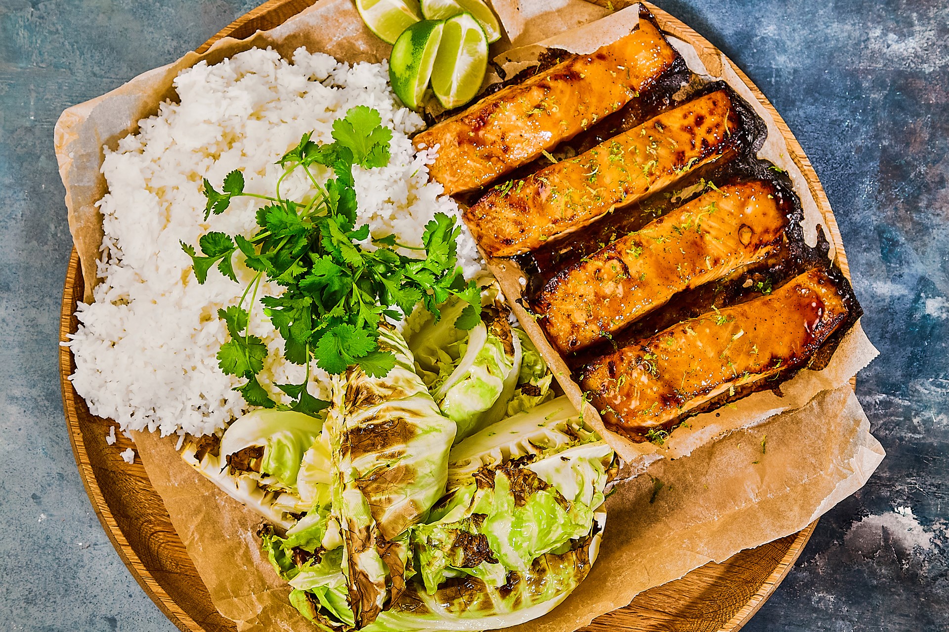 Teriyaki glaseret laks med ris og stegt spidskål - Opskrift fra Skagenfood.dk