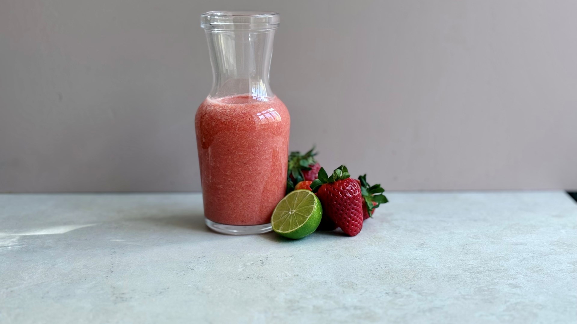 Strawberry Love - Jordbær, ananas, banan - Opskrift fra Skagenfood.dk
