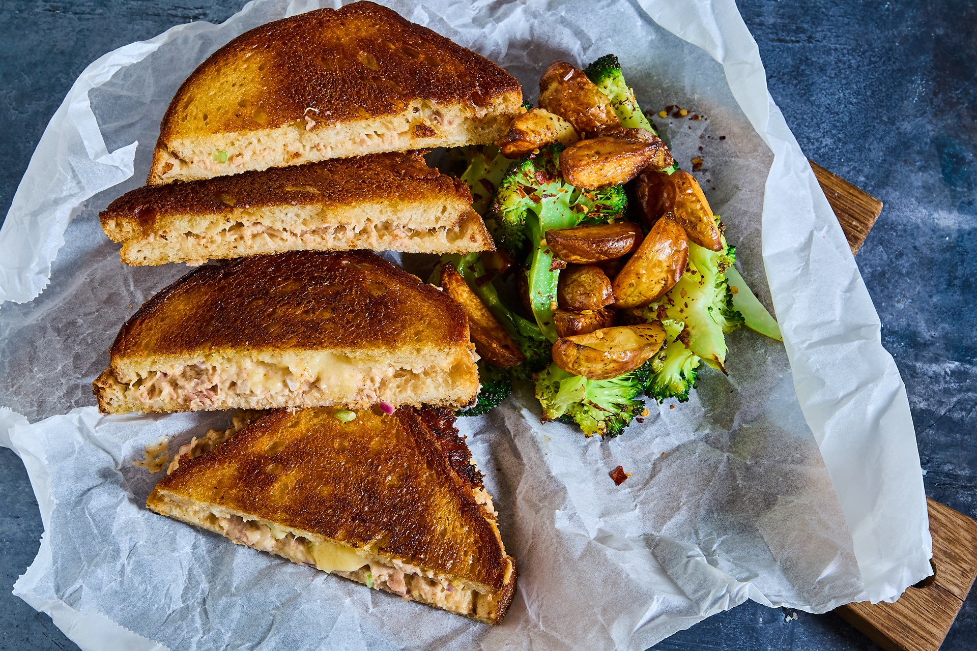 ELITE- Team DK Roerens tunamelt sandwich med lynstegte broccoli og kartofler - Opskrift fra ...