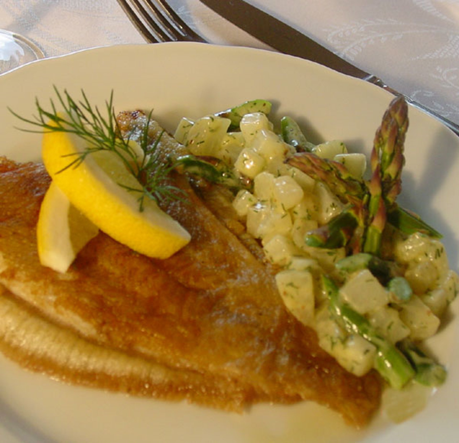 Hel flået skærising med forårsragout af majroer og asparges - Opskrift ...