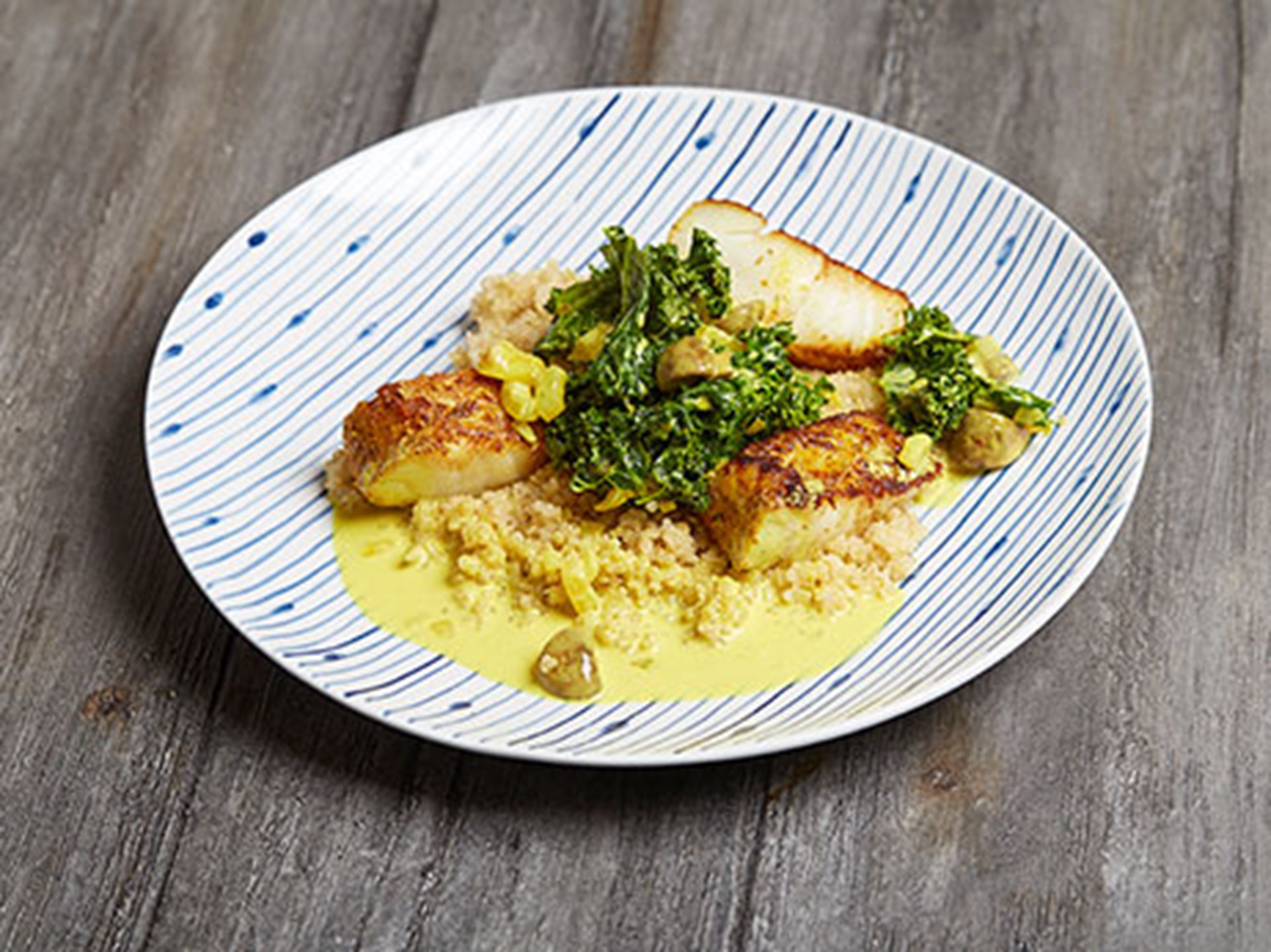Torskefilet med quinoa dertil onepot grønkål og champignons i mild ...