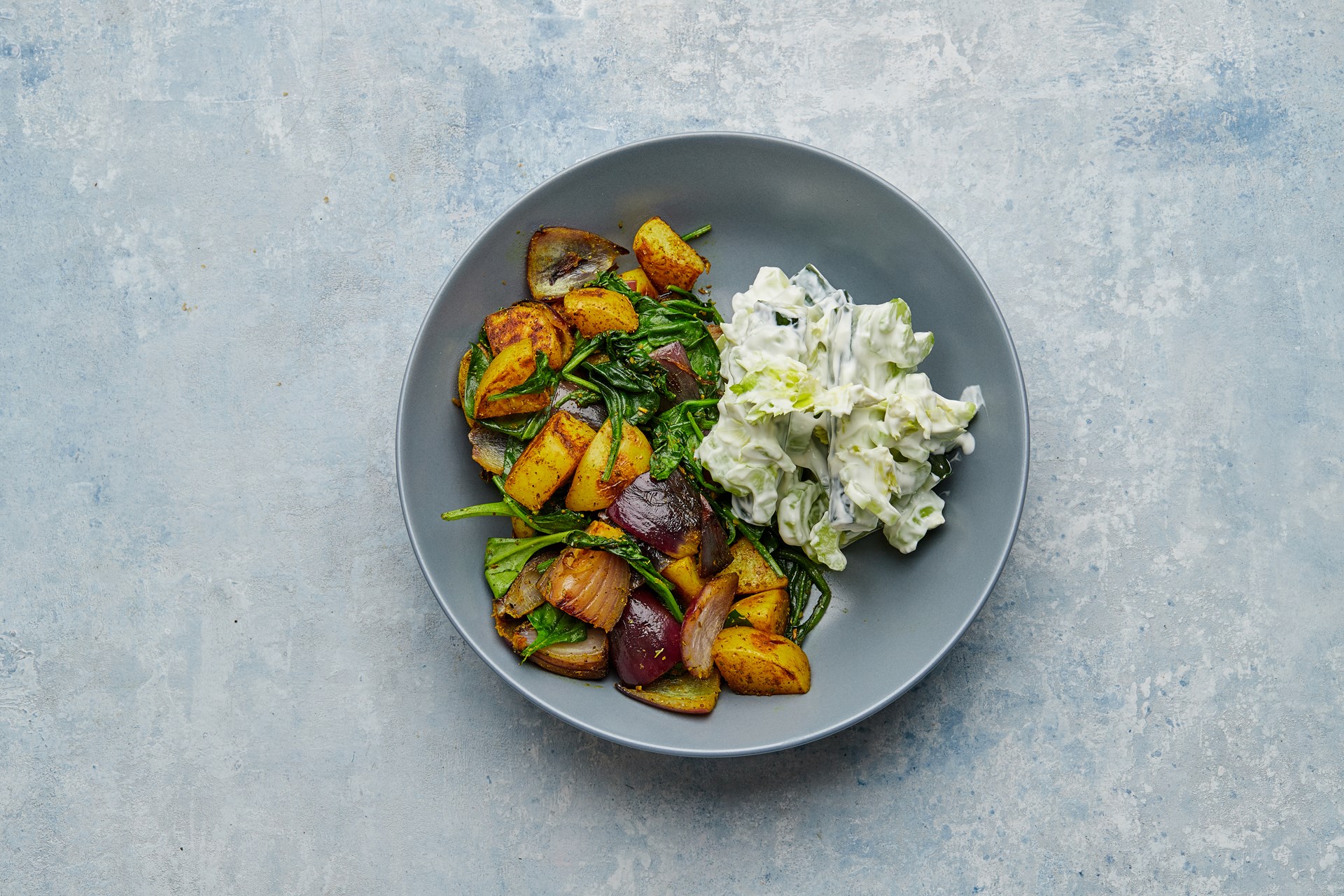 Methi Aloo med pak choy og cremede agurker - Opskrift fra Skagenfood.dk