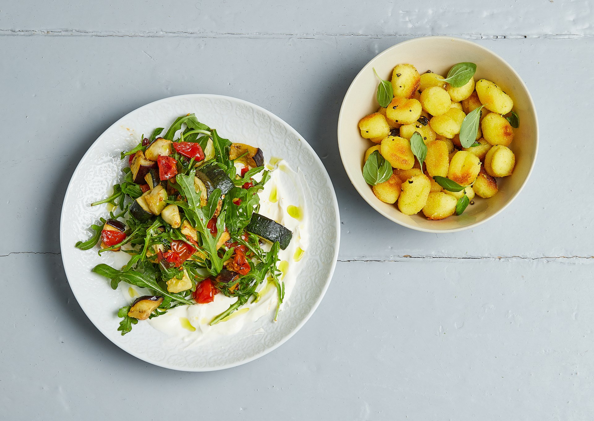 Stegt gnocchi med bagt grønt og creme fraiche - Opskrift fra Skagenfood.dk