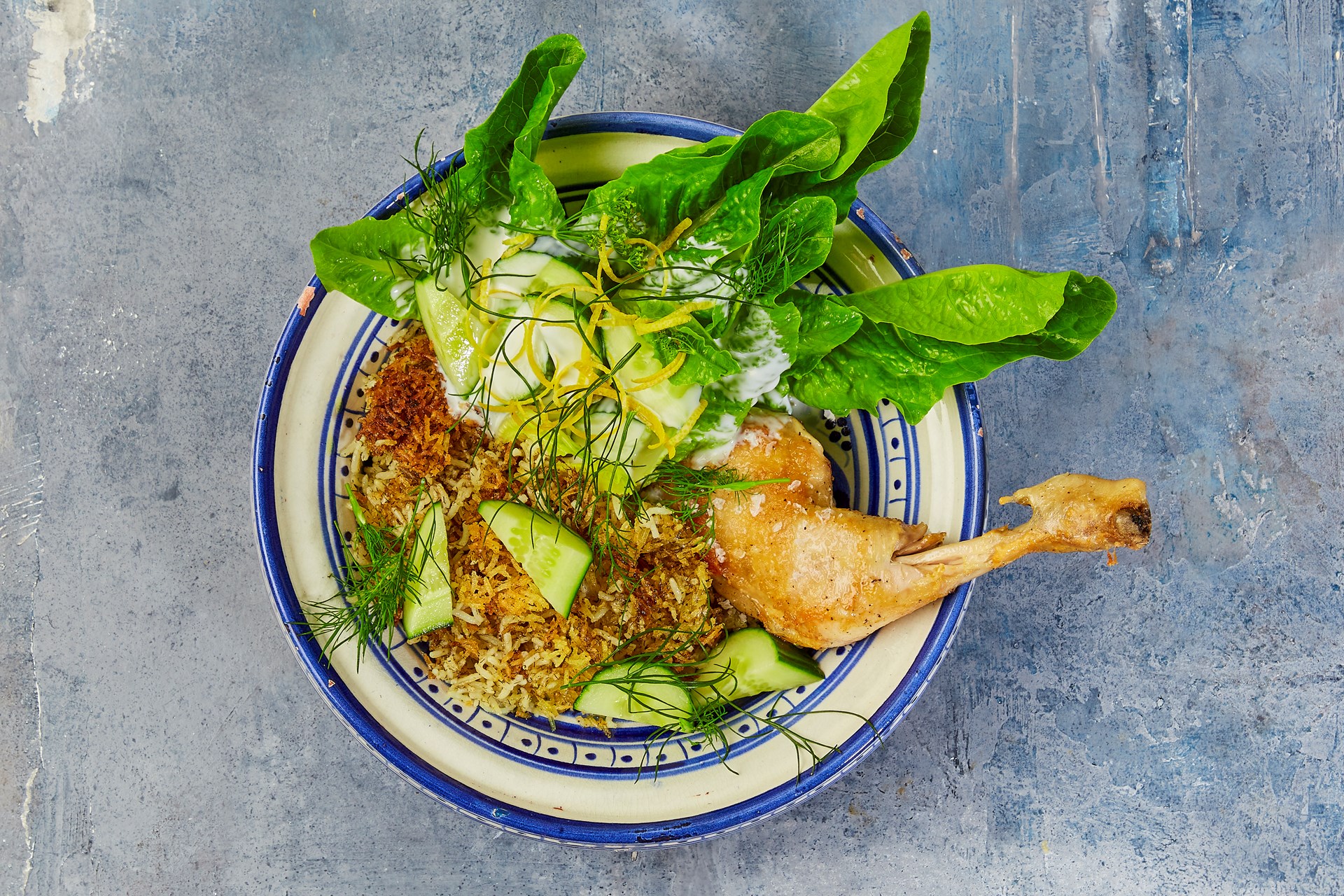 Hopballe kyllingelår med shivid polo og dildagurker - Opskrift fra ...