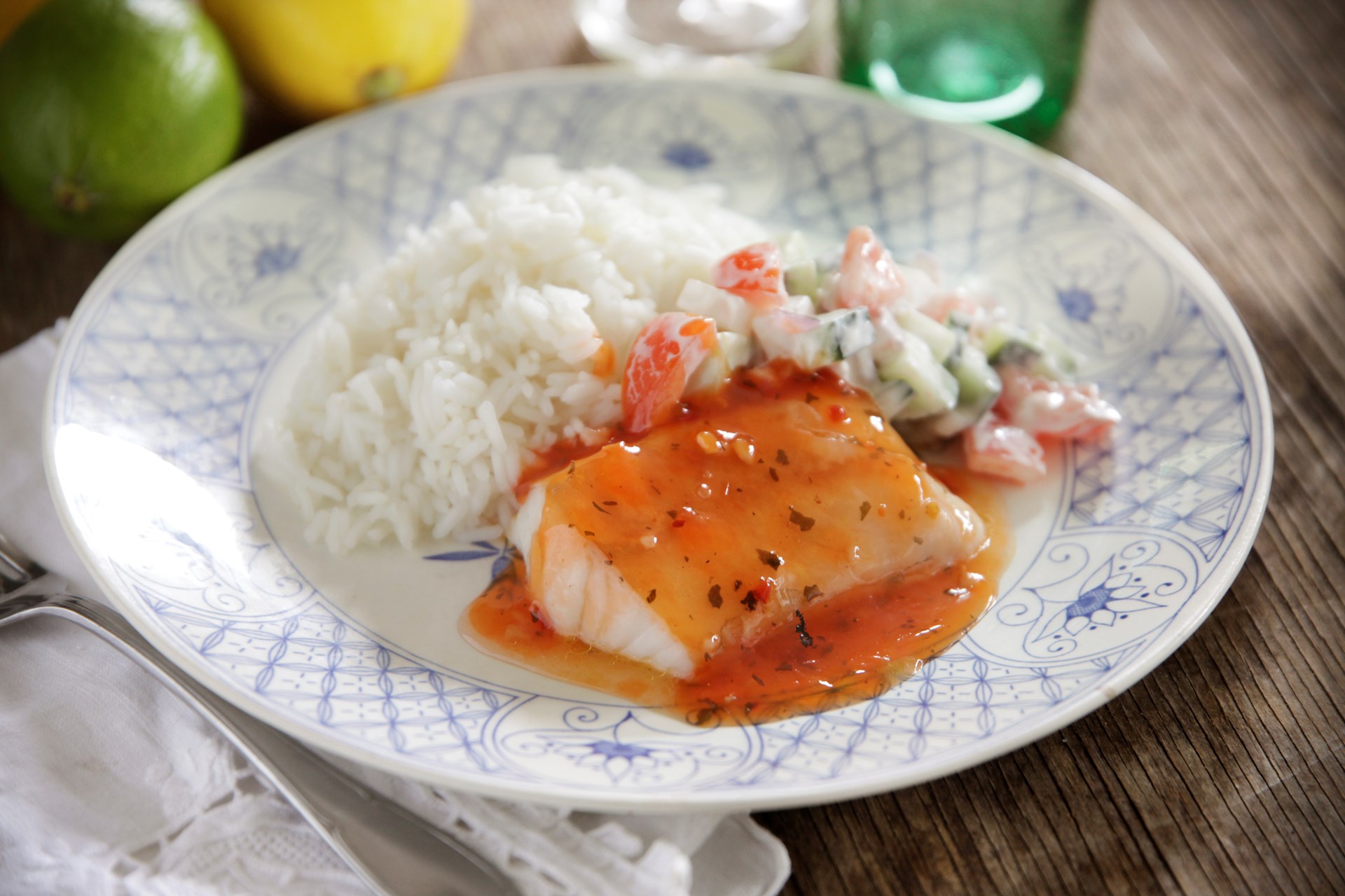Sweet thai torsk med chaat marsala-ris og raita - Opskrift fra ...