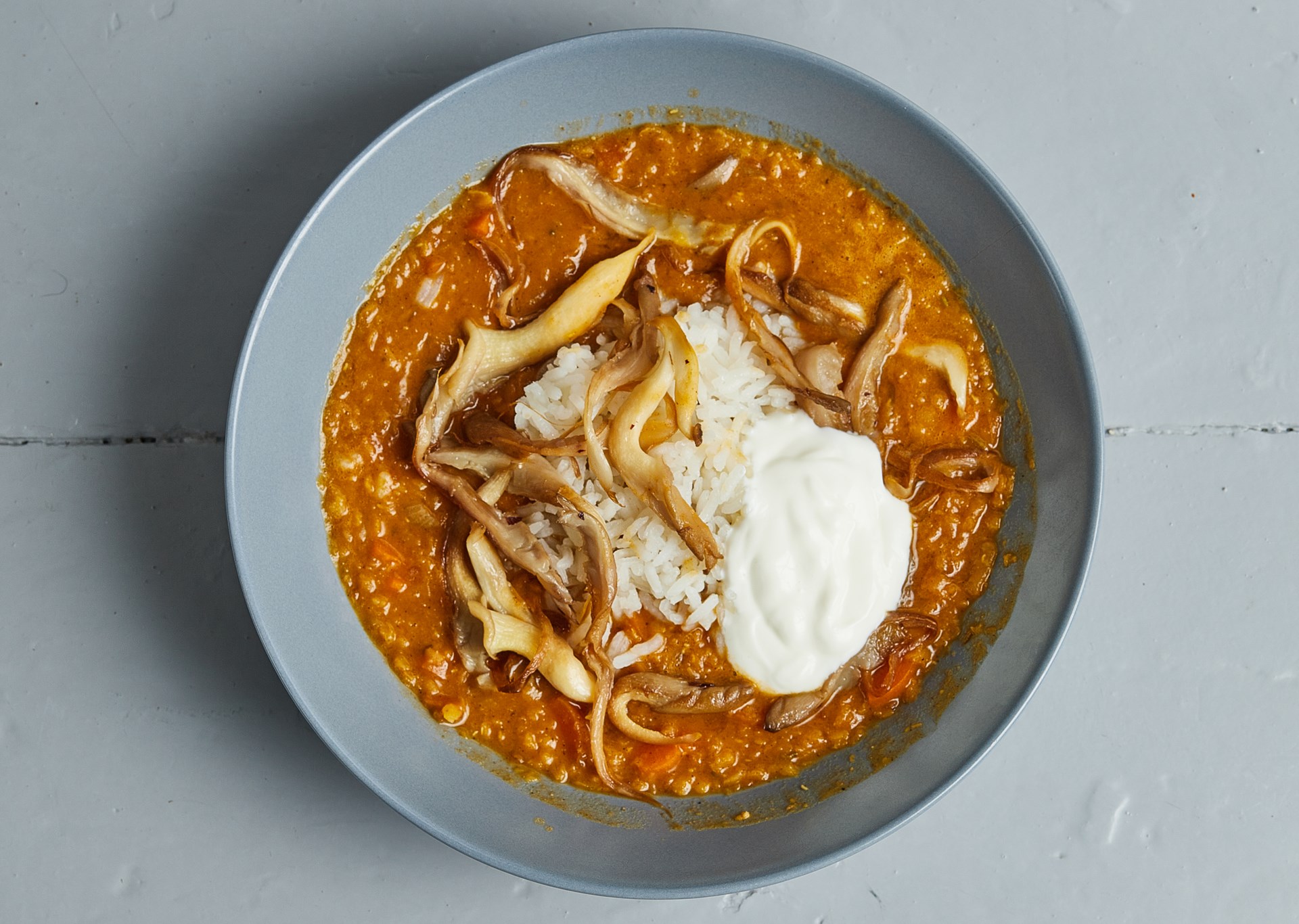 Indisk daal på gule linser med svampe og ris - Opskrift fra Skagenfood.dk