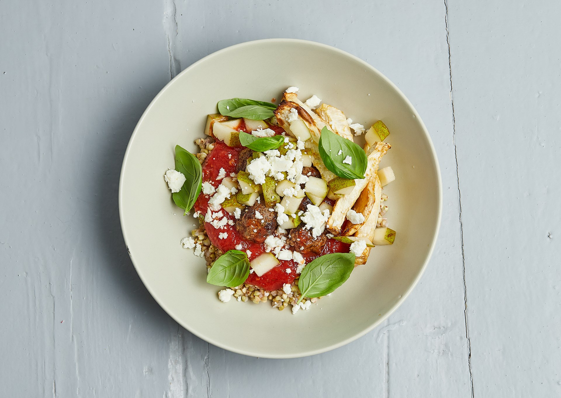 Kødboller i tomat med friskost og selleri - Opskrift fra Skagenfood.dk