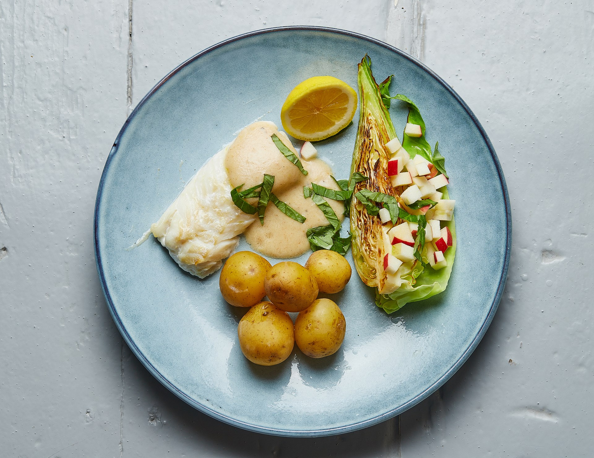 Bagt lange med citronsauce, kartofler og stegt spidskål - Opskrift fra ... Bagt lange med citronsauce, kartofler og stegt spidskål - Opskrift fra ...