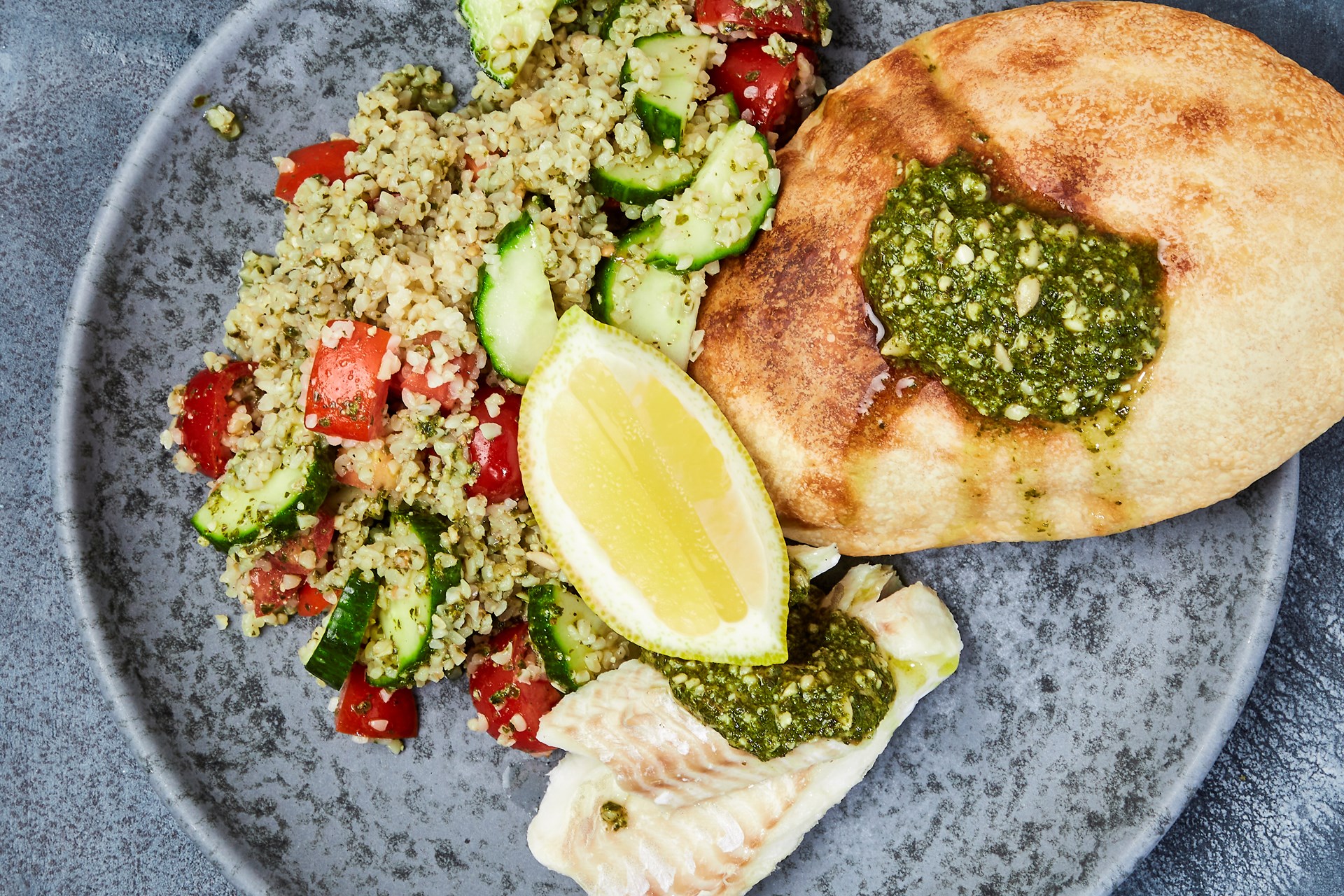 Bagt kullerloin med chermoula, bulgursalat og fladbrød - Opskrift fra ...