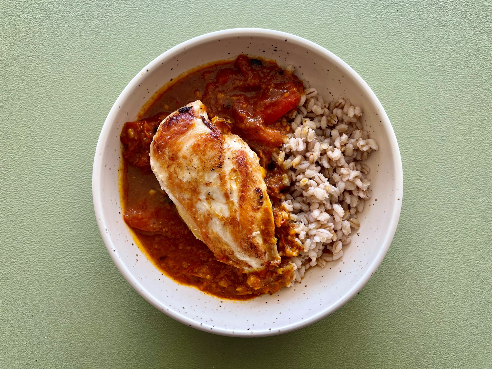 Kylling i simpel karry med ingefær og rød peber - Opskrift fra ...