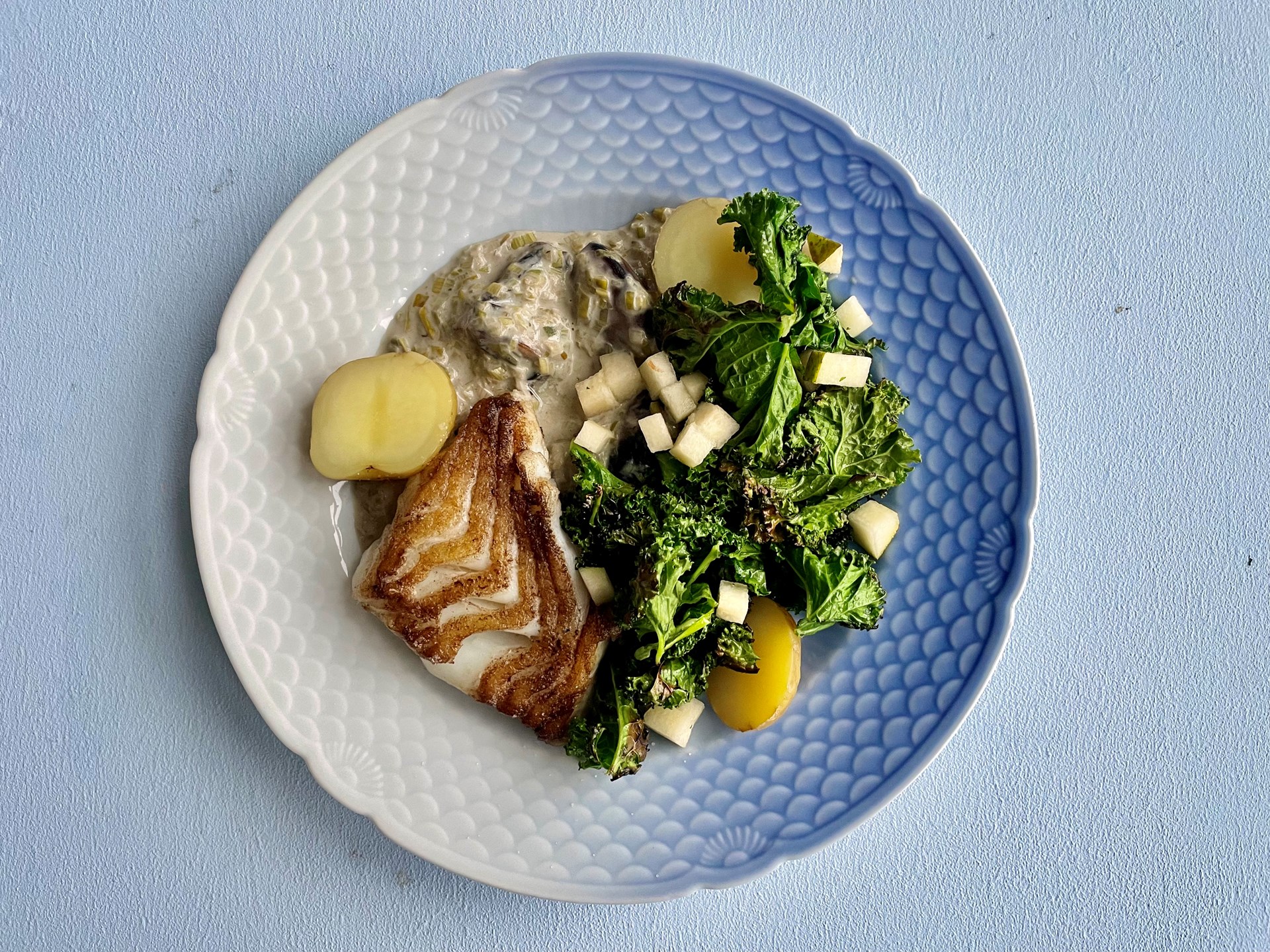 Kuller med grønkål, svampecreme og pære - Opskrift fra Skagenfood.dk