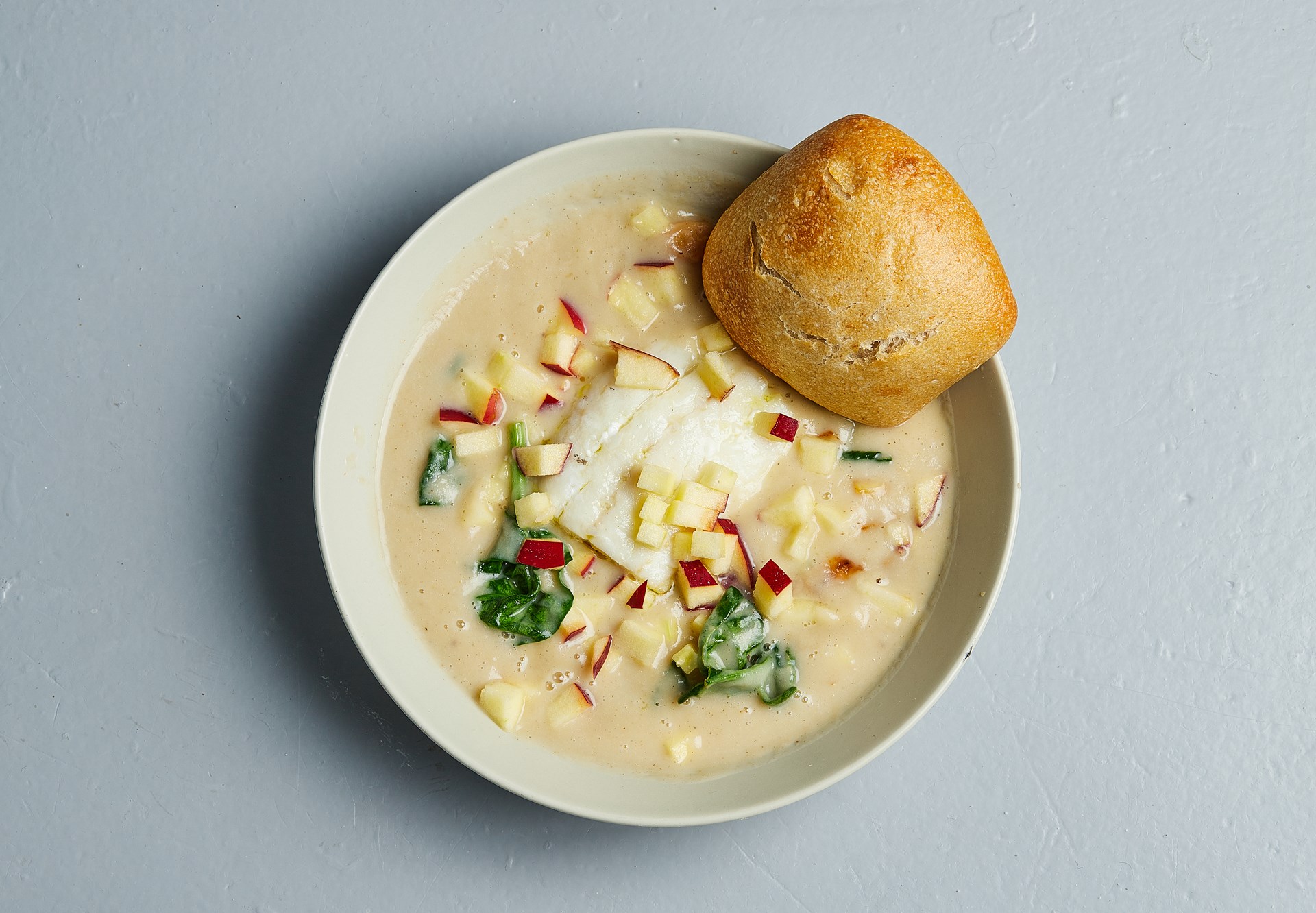 Krydret bønnesuppe med pastinak og bagt kulmule - Opskrift fra ...