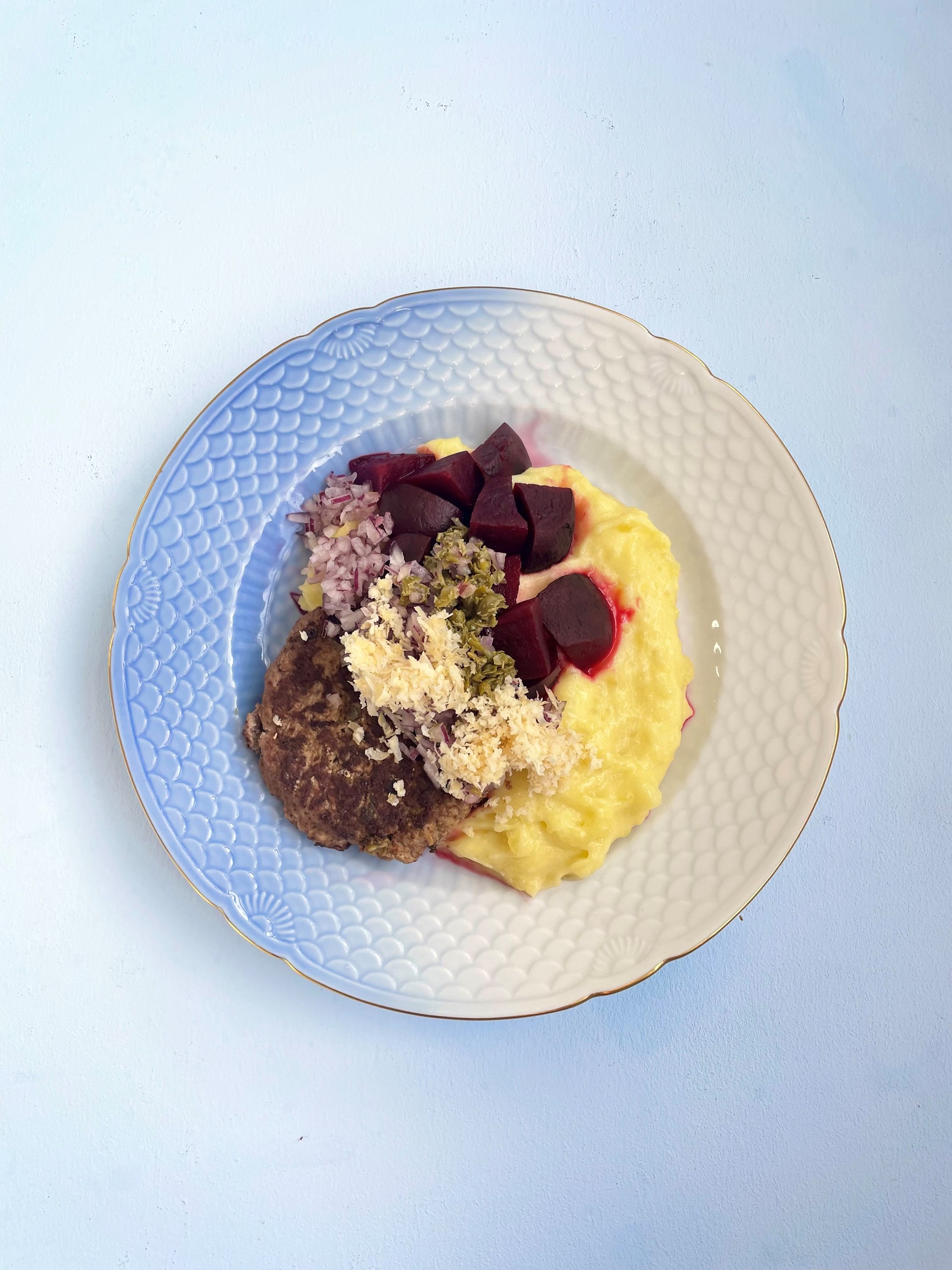 Pariserbøf Med Rødbeder Kapers Og Peberrod Opskrift Fra Skagenfood Dk