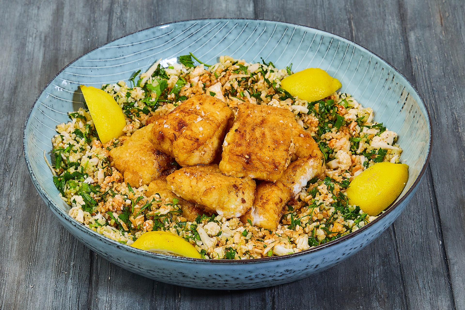 Stegt sej med blomkåls-tabbouleh med persille og abrikos - Opskrift fra ...