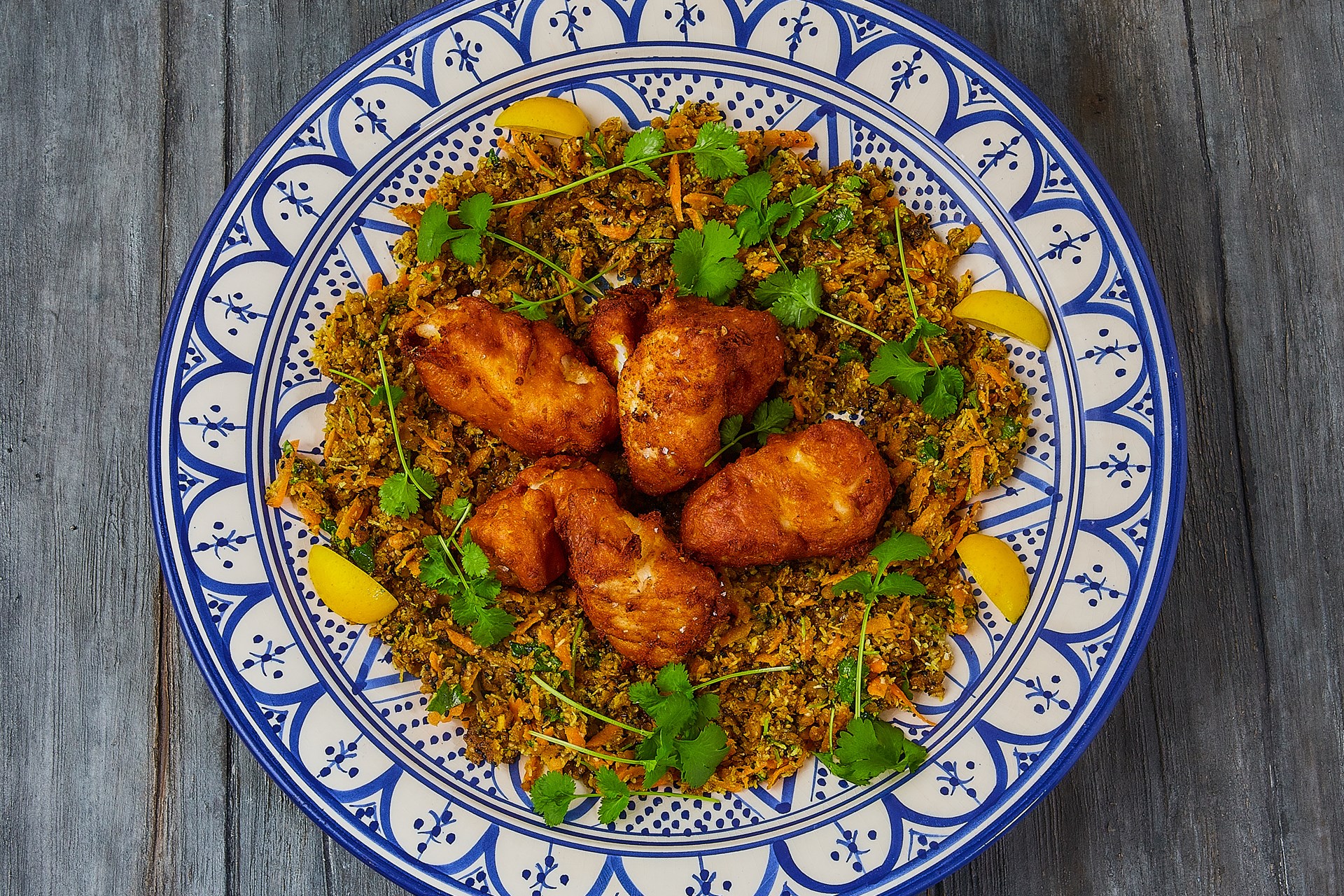 Fiske-pakoras af sej med Gajjara Kosambari - Opskrift fra Skagenfood.dk