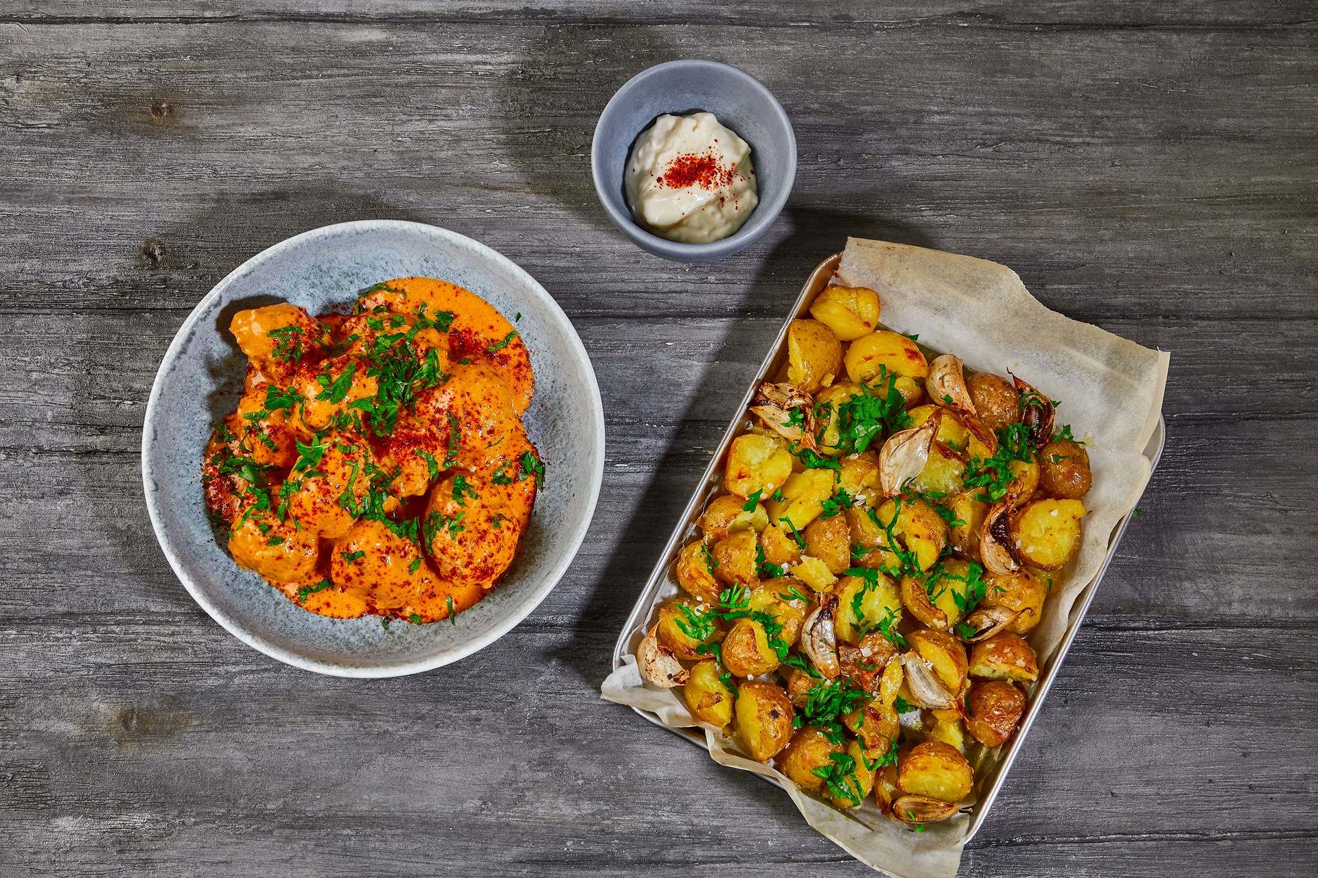 Spanske Albondigas med rød mojo & patatas bravas - Opskrift fra ...