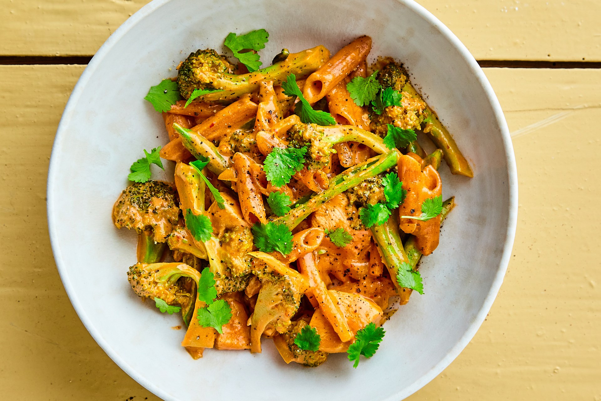 One pot pasta med rød karry og kylling - Opskrift fra Skagenfood.dk